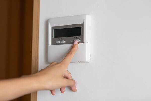 A Step-by-Step Guide To Choosing The Right Thermostat For Your Home's ...